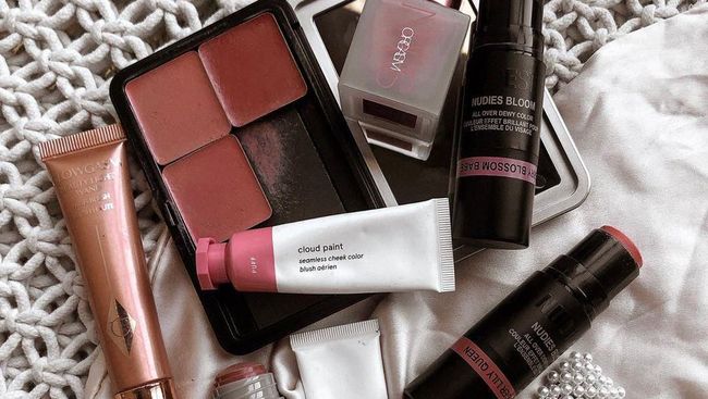 Gak Perlu Ribet, 6 Produk Multifungsi Ini Bisa Buat Lipstick, Blush ...