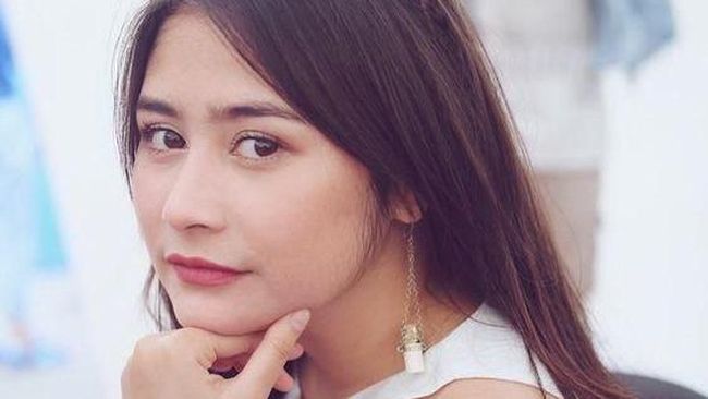 Menginspirasi, Begini Gaya Keseharian Prilly Latuconsina yang Muda & Ceria