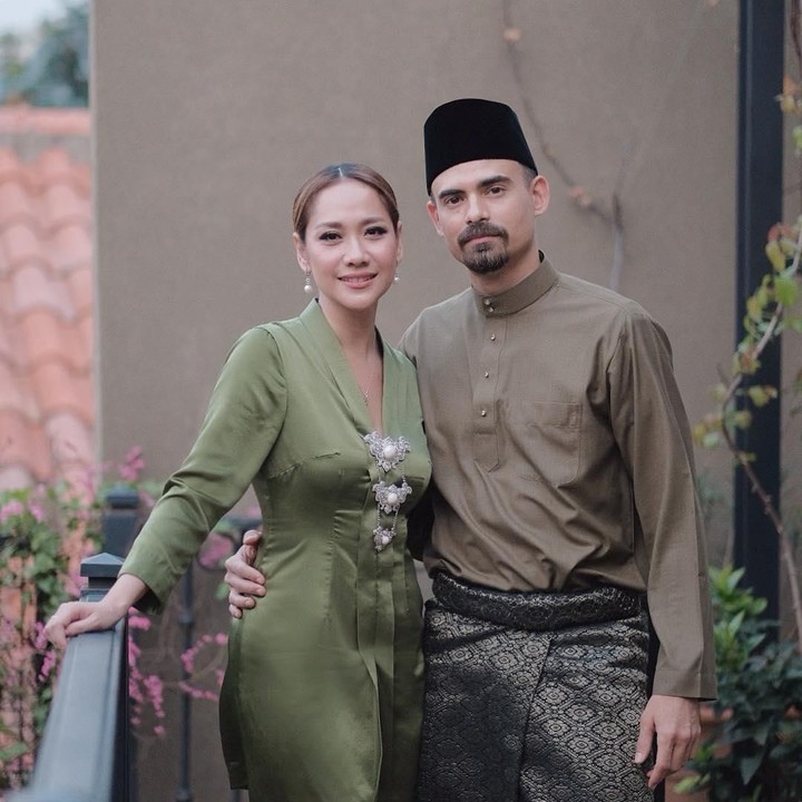 7 Potret Kenangan Ashraf Sinclair, Amazing Husband dan Best Dad Ever ...