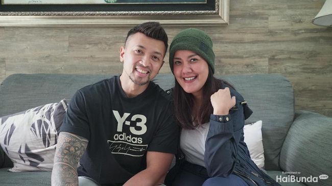 Rahasia Ivy Batuta dan Suami Tetap Bugar di Usia 40-an