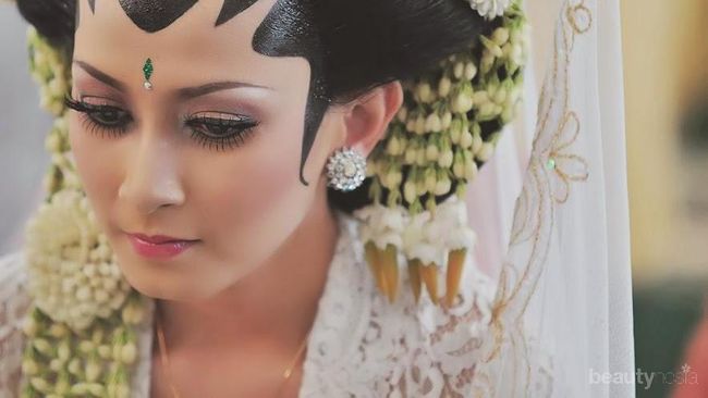 Intip Inspirasi Makeup Pengantin Adat Jawa ala Selebriti Papan Atas