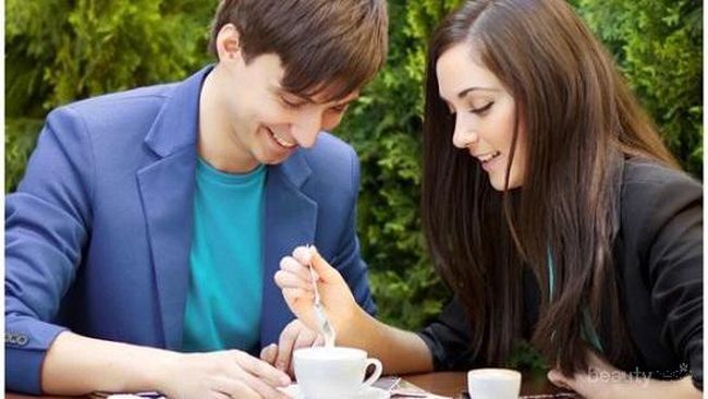 Cara Menarik Perhatian Pria