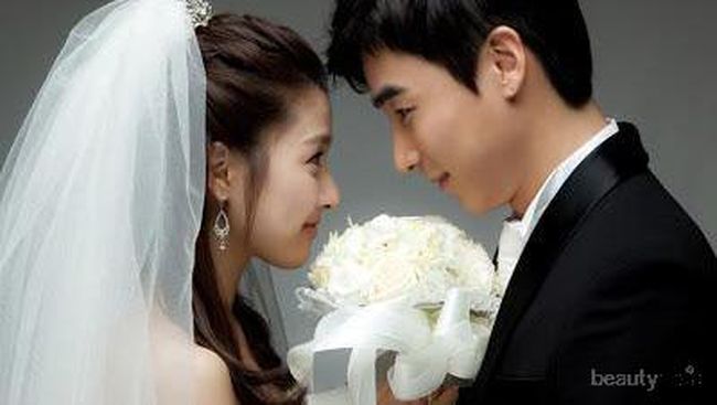 Berawal dari Cinlok, Pasangan Artis Korea Berikut Berakhir di Pelaminan