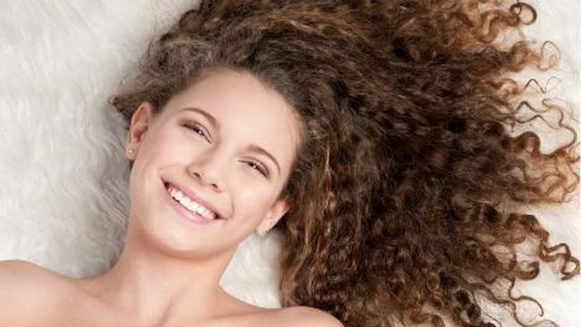 Tips Menjaga Bentuk Indah Rambut Keriting