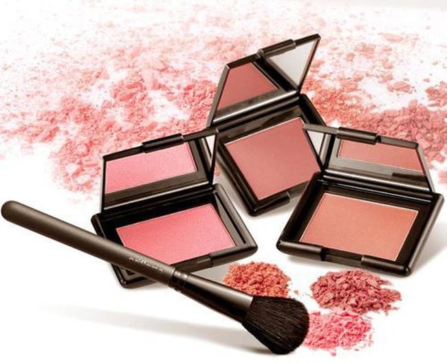5 Jenis Blush On yang Perlu Kamu Ketahui Sebelum Merias Wajah