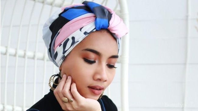 Coba 3 Pilihan Hijab Turban yang Nyaman Ini Saat Berlibur ke Pantai!