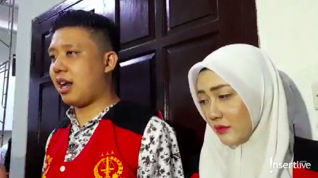 Wajah Lesu Rey Utami di Sidang Kasus Ikan Asin