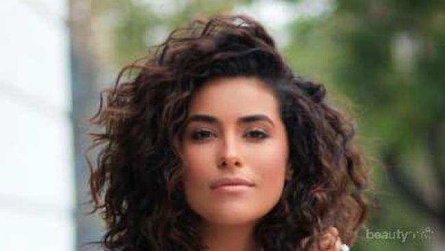 Beberapa Tips Styling Rambut Keriting Agar Terlihat Semakin Dazzling