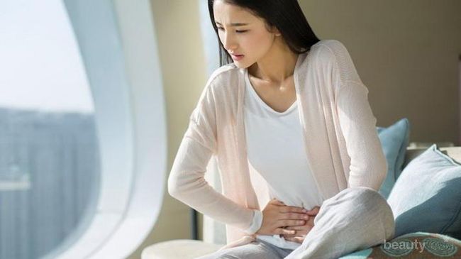 Ladies, gimana cara meredakan nyeri perut saat menstruasi?