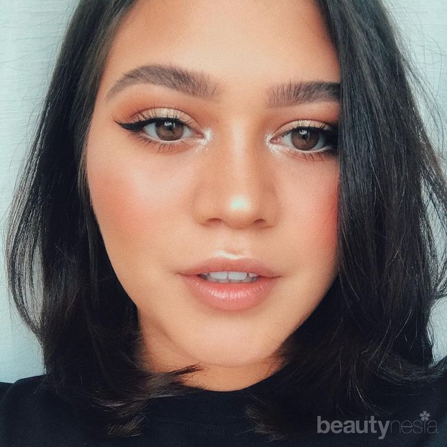 Enggak Menor, Ini 4 Make Up Look Simpel ala Sarah Ayu yang Bisa Kamu Tiru!