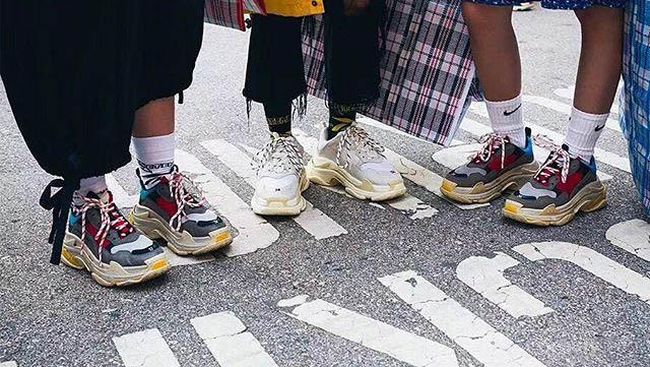 Tips Mix And Match dengan Chunky Sneakers Ini Bisa Bikin Gaya Kamu ...