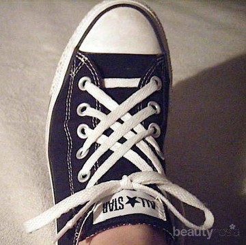 Ini Tips dan Tutorial Cara Mengikat Tali Sepatu yang Bikin Style Kamu ...