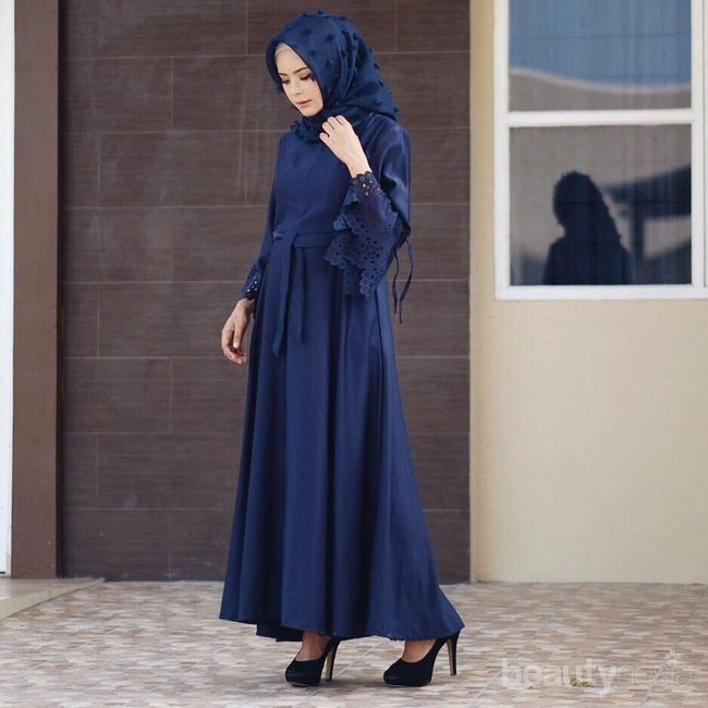 5 Gaun Hijab yang Cantik Banget Jika Dipakai Oleh Si Pemilik Tubuh Kecil