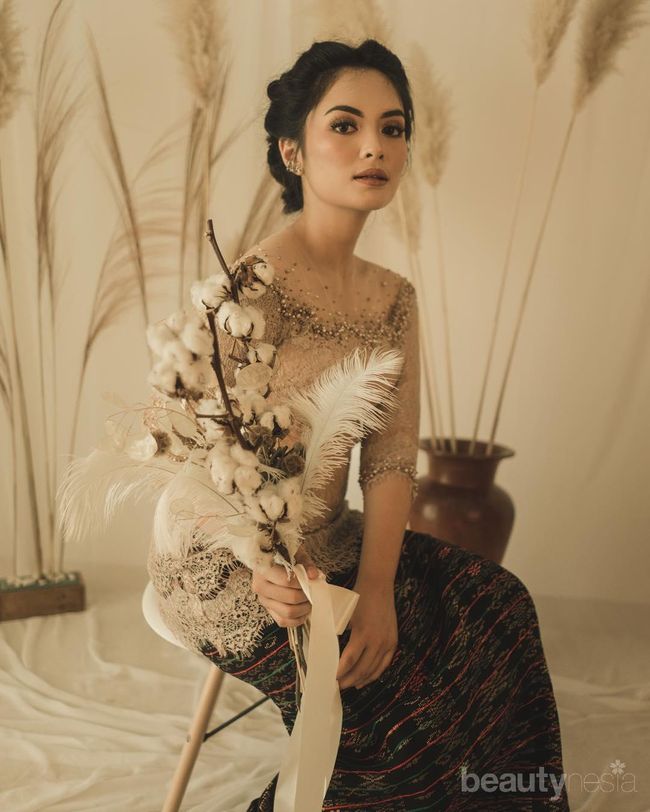 Inspirasi Look Kebaya Berwarna Cream Agar Terlihat Mewah