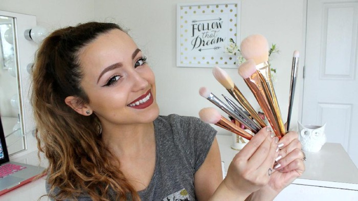 Makeup Brush-mu Rusak? Langsung Saja Pesan Brush Baru dari 3 Online ...
