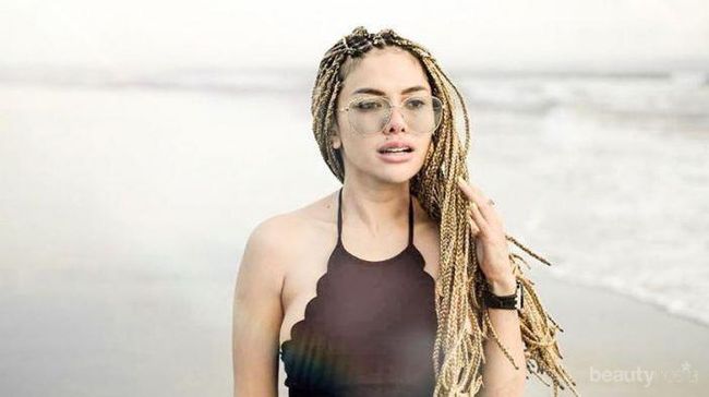 Merilis Buku Berjudul Naked, seperti Apa Profil Artis Sensasional ... Merilis Buku Berjudul Naked, seperti Apa Profil Artis Sensasional ...