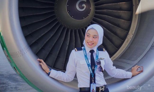 Style Hijab Pilot Wanita dari Indonesia Satu Ini Cantik dan Anggun ...