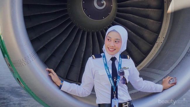 Style Hijab Pilot Wanita dari Indonesia Satu Ini Cantik dan Anggun ...