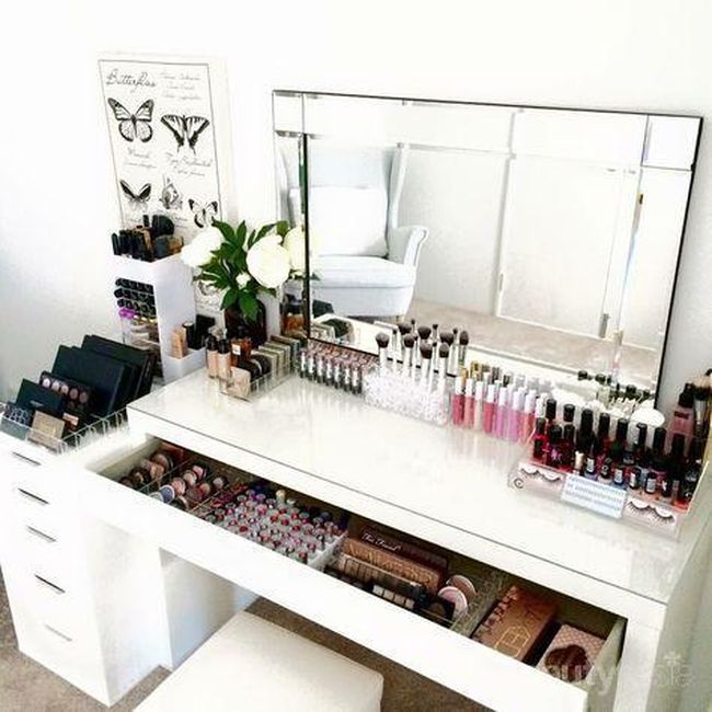 Ini Nih 4 Tips Jitu Menata Meja Rias Agar Dandan Lebih Praktis dan Mudah!