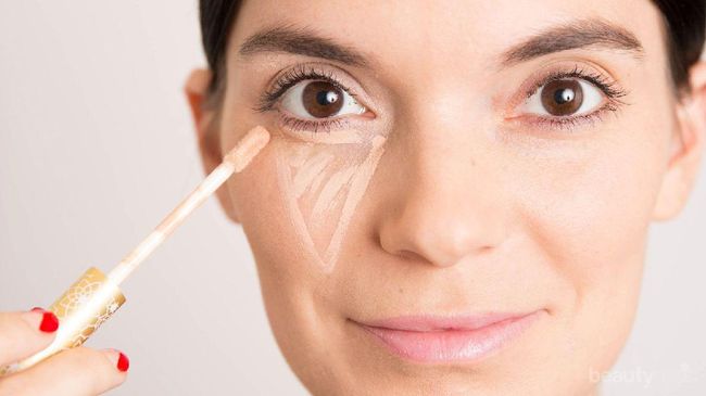 Ladies, Begini Cara Mengatasi Makeup yang Cracking di Bawah Mata