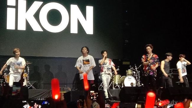 Penuh Haru! iKON Perdana Tampil di Indonesia Tanpa B.I!