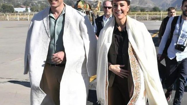 Tampil Mengejutkan, Kate Middleton Kenakan Busana ala Pakistan Lengkap ...