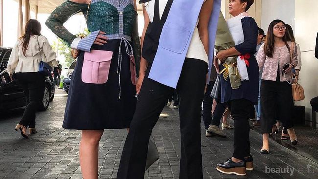 10 Street Style Seleb di Jakarta Fashion Week 2020, Edgy Hingga Feminin
