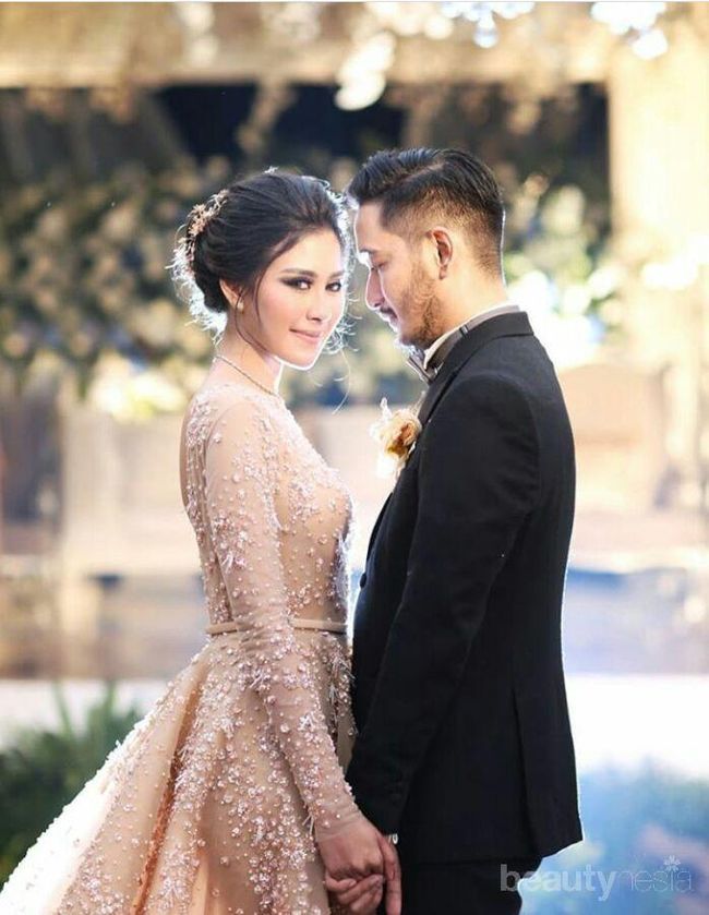 Cara Memilih Model dan Jenis Gaun Pernikahan Sesuai Bentuk Tubuh