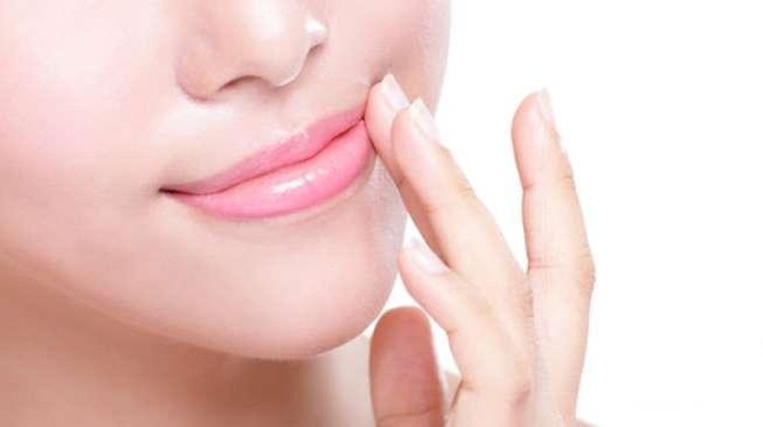 Tips Agar Bibir Tidak Kering Saat Berpuasa