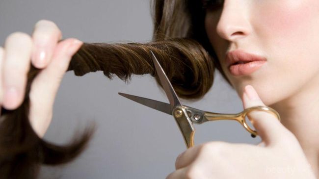 Tak Perlu ke Salon, Ini Panduan Potong Rambut Sendiri di Rumah