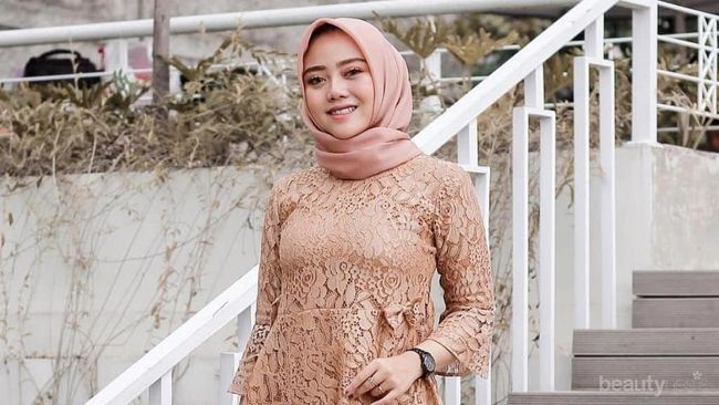 8 Model Kebaya Modern 2019 untuk Tampil Anggun di Pernikahan Mantan