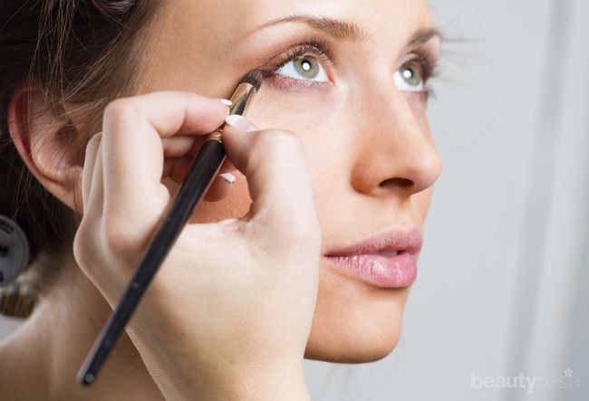 Wajib Simak, Begini Cara Pakai Eyeshadow yang Benar Menurut Makeup Artist
