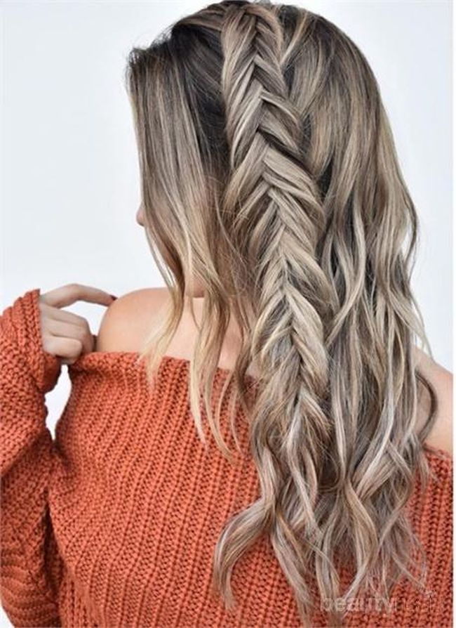 10 Inspirasi Gaya Rambut Fishtail Braid untuk Kamu Pecinta Kepang