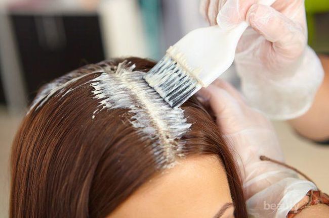 4 Tips Mewarnai Rambut di Rumah dengan Hasil Seperti Salon