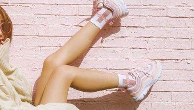 Still On Trend, Sepatu Sneakers Pink Pastel yang Girly untuk Outfit ke ...