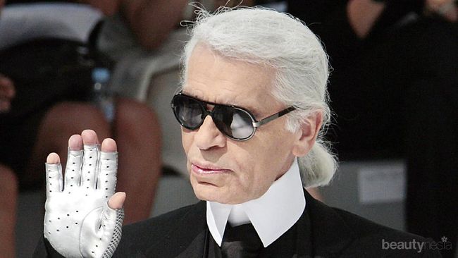 Jadi Ciri Khas, Ini Alasan Kenapa Karl Lagerfeld Selalu Pakai Sarung Tangan