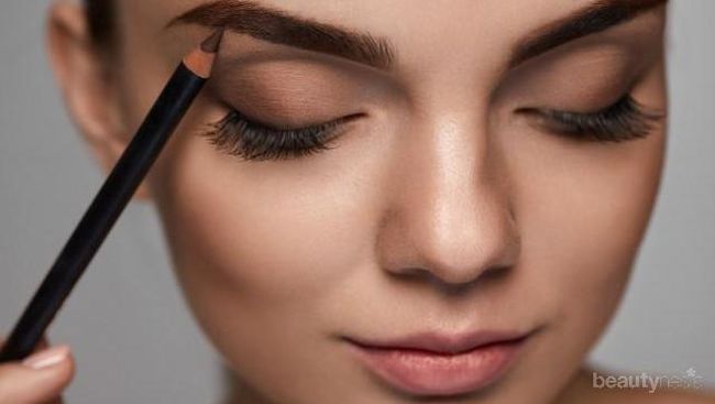 5 Rekomendasi Pensil Alis Lokal Warna Cokelat untuk Alis Mata Natural