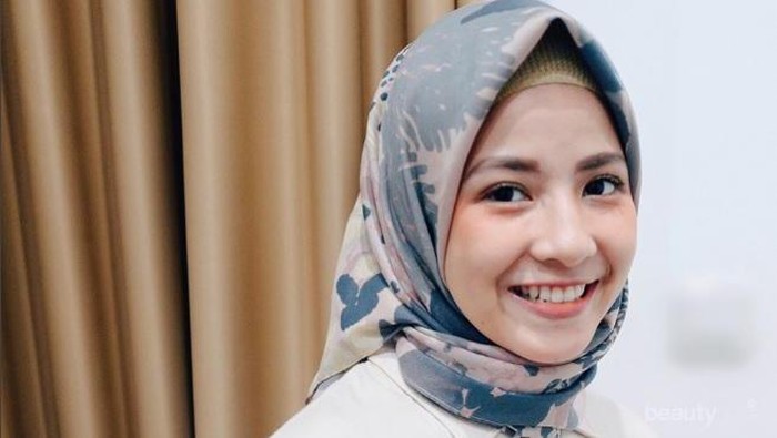 Psst, Ini Dia Mix And Match Hijab Motif Ala Artis Indonesia yang Bisa ...