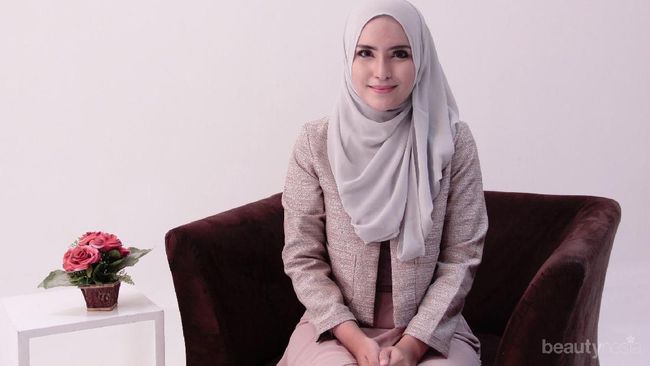 Inspirasi Gaya Baju Kerja Muslimah Syar'i agar Cantik dan Nyaman Seharian