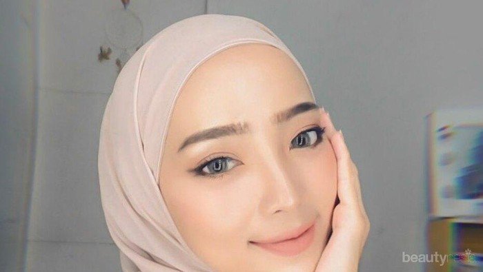 Simple dan Mudah Ditiru! Contek 5 Inspirasi Gaya Hijab ala Selebgram Cantik Liza Rosalita