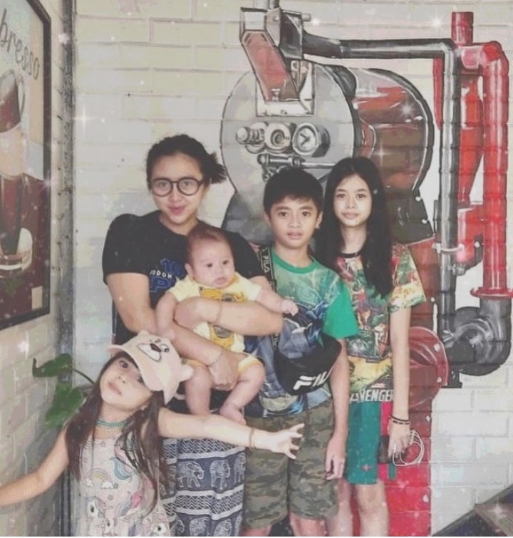 Menengok Kabar Eks Artis Cilik Errina GD & Keluarga yang Jarang ...