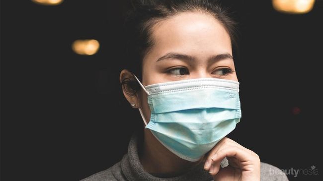 Meski Pakai Masker, Makeup Bisa Tetap Awet dengan Cara Ini!