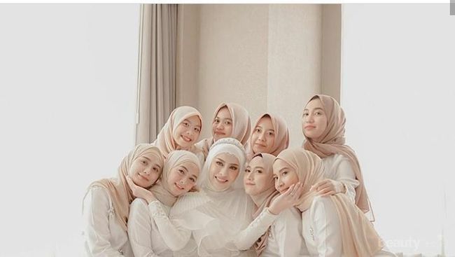 Tutorial Hijab Bridesmaid Simple dan Elegan