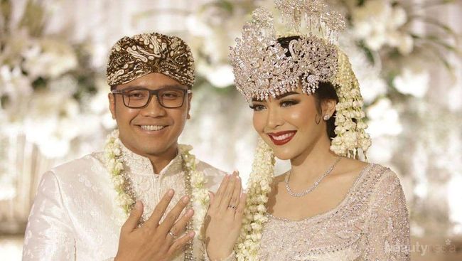 8 Momen Manis Pernikahan Selebgram Rica Andriani saat Dinikahi Perwira ...