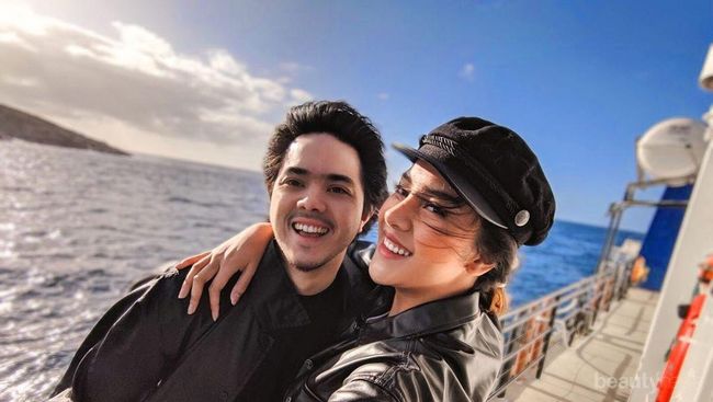 7 Potret Romantis Anya Geraldine dan Pacar Barunya