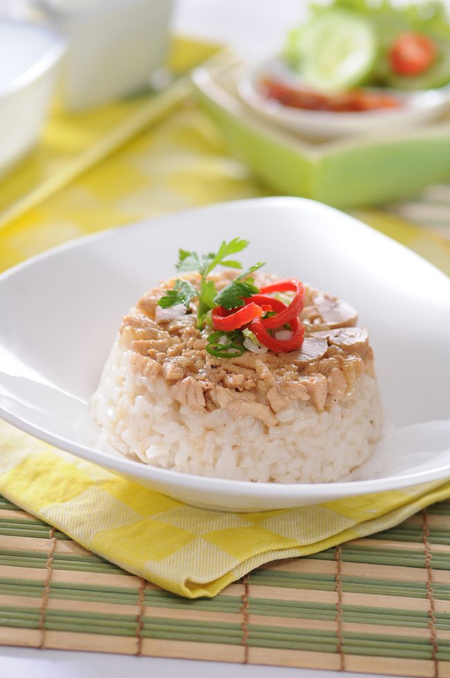 Menu Sahur: Resep Nasi Tim Ayam Sayur Simpel dan Mengenyangkan