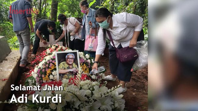 Adi Kurdi Dimakamkan Berdampingan dengan WS Rendra dan Mbah Surip