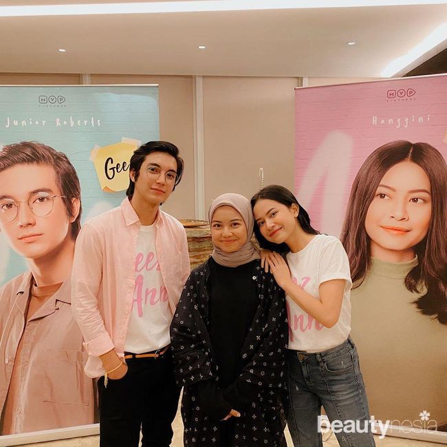 Sarat Karya! Inilah Sosok Ntsana dan 5 Penulis Buku Remaja yang Jadi Idola