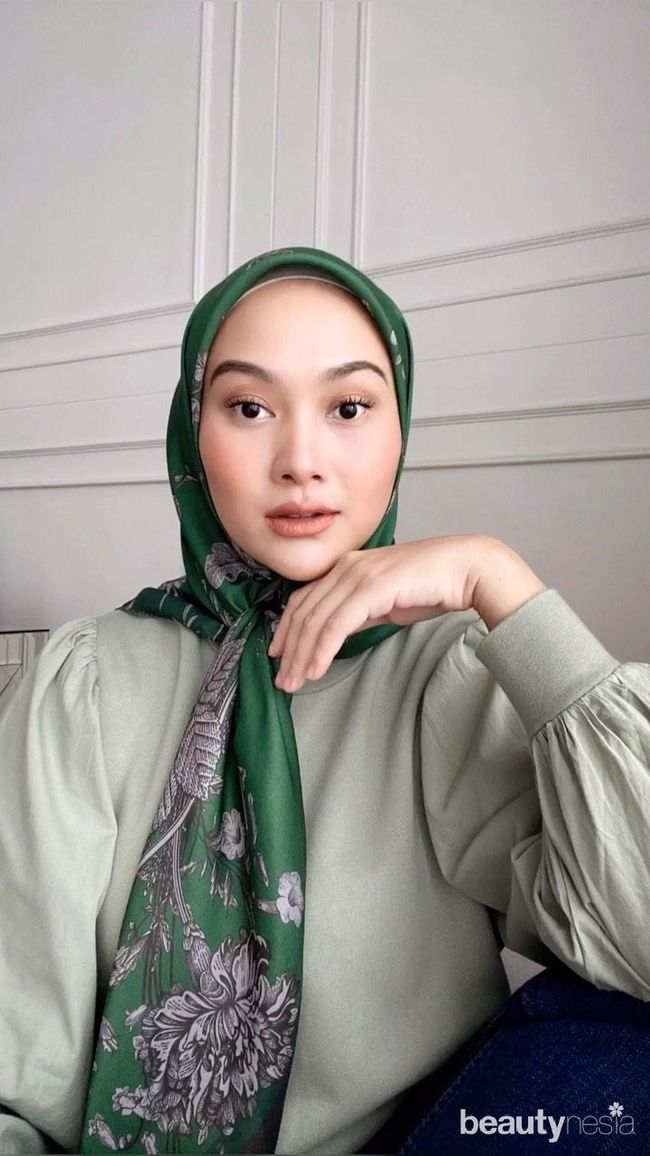 Tutorial Hijab Square yang Elegan ala Influencer Cantik Indah Nada Puspita