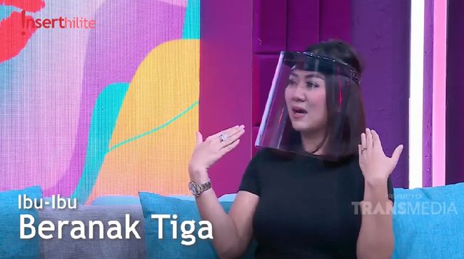 Hanya Ibu Rumah Tangga, Tante Ernie Viral Gara-gara Suka Selfie